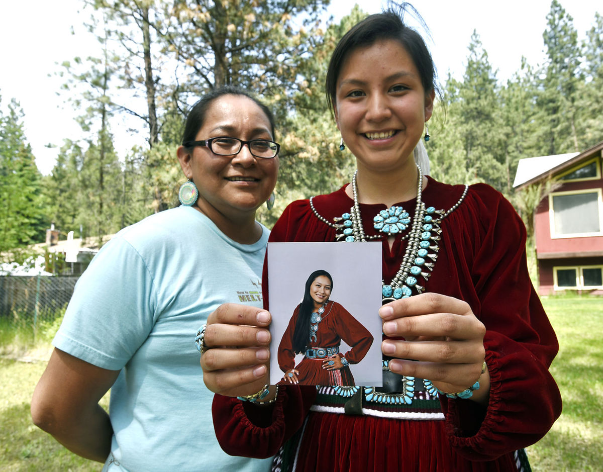 White Wolf : Navajo student proudly wears her grandma's regalia at ...