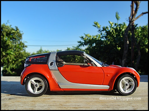 1/24 Diecast miniaturas: Smart Roadster Coupé 2003 - 1/24 Bburago