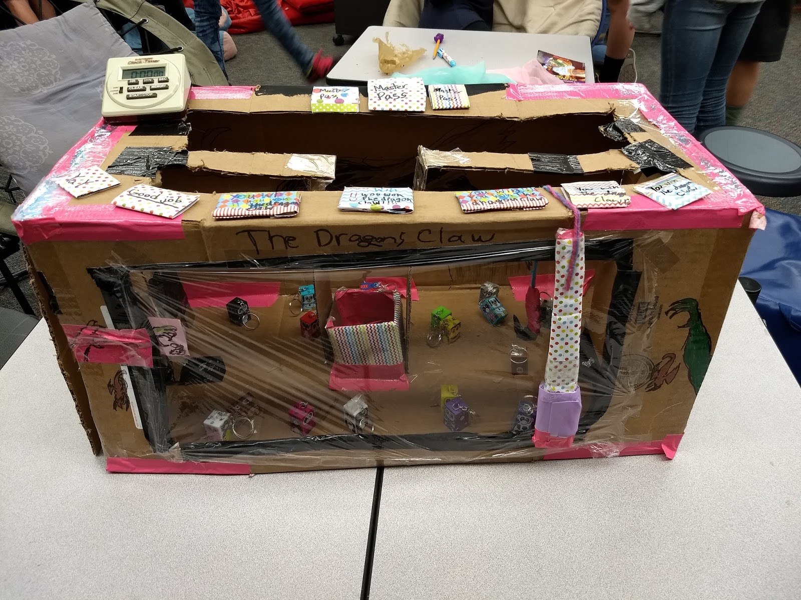 How to make a cardboard battle claw game - honsoho