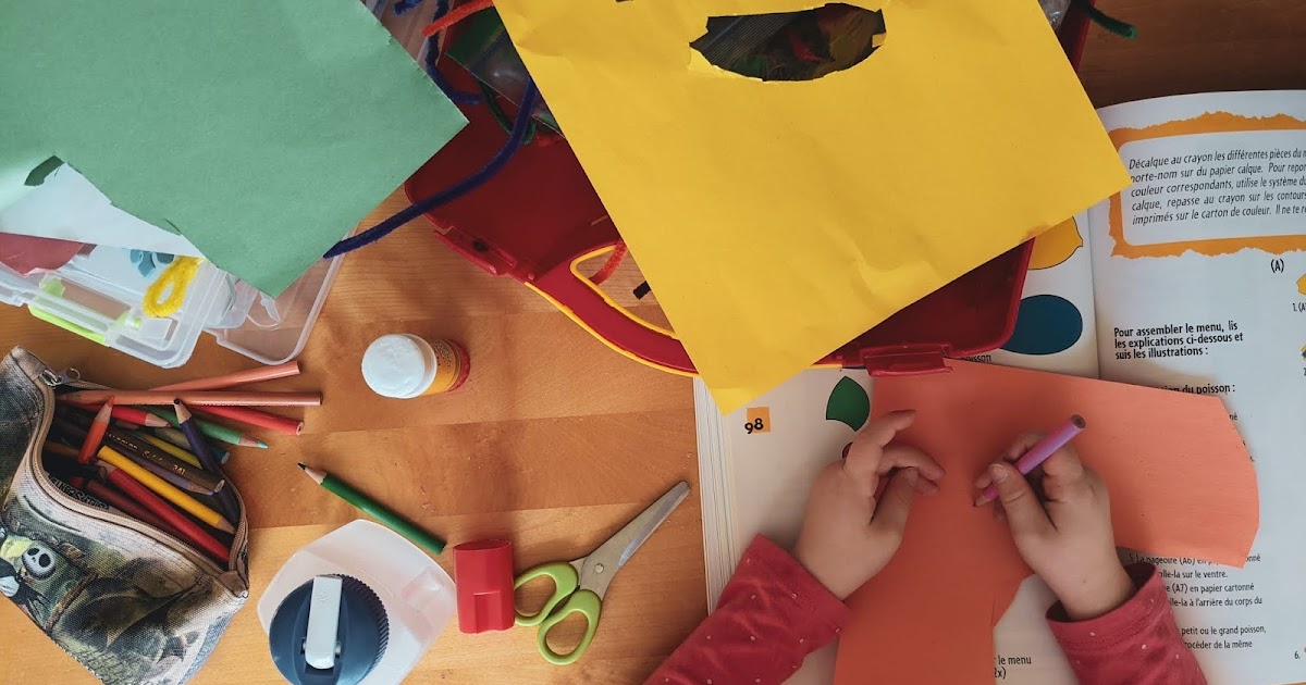 "Busy as a one-armed paperhanger" nghĩa là gì?