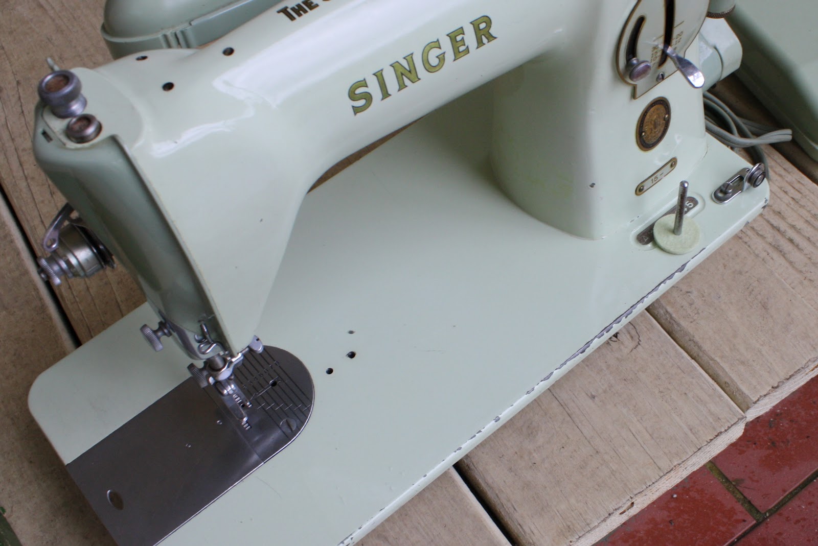 Eleanor Meriwether: Vintage Singer 15-125