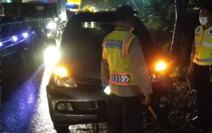 Kurang Hati-hati, 3 Kendaraan Terlibat Kecelakaan Beruntun di Jombang ... Kurang Hati-hati, 3 Kendaraan Terlibat Kecelakaan Beruntun di Jombang ...