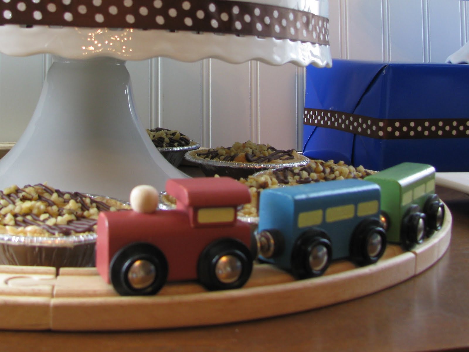 Sheek Shindigs: A Train Themed Baby Shower Dessert Table
