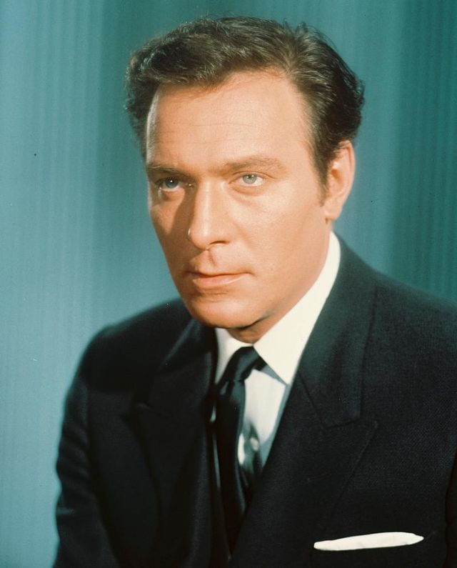 20 Portraits of a Young and Handsome Christopher Plummer in the 1950s ...