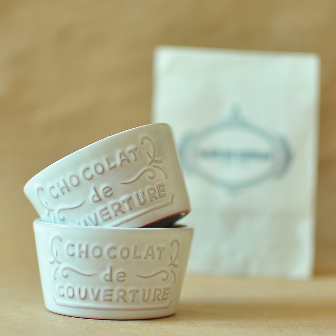 Le Trésor Caché: DINING/KITCHEN