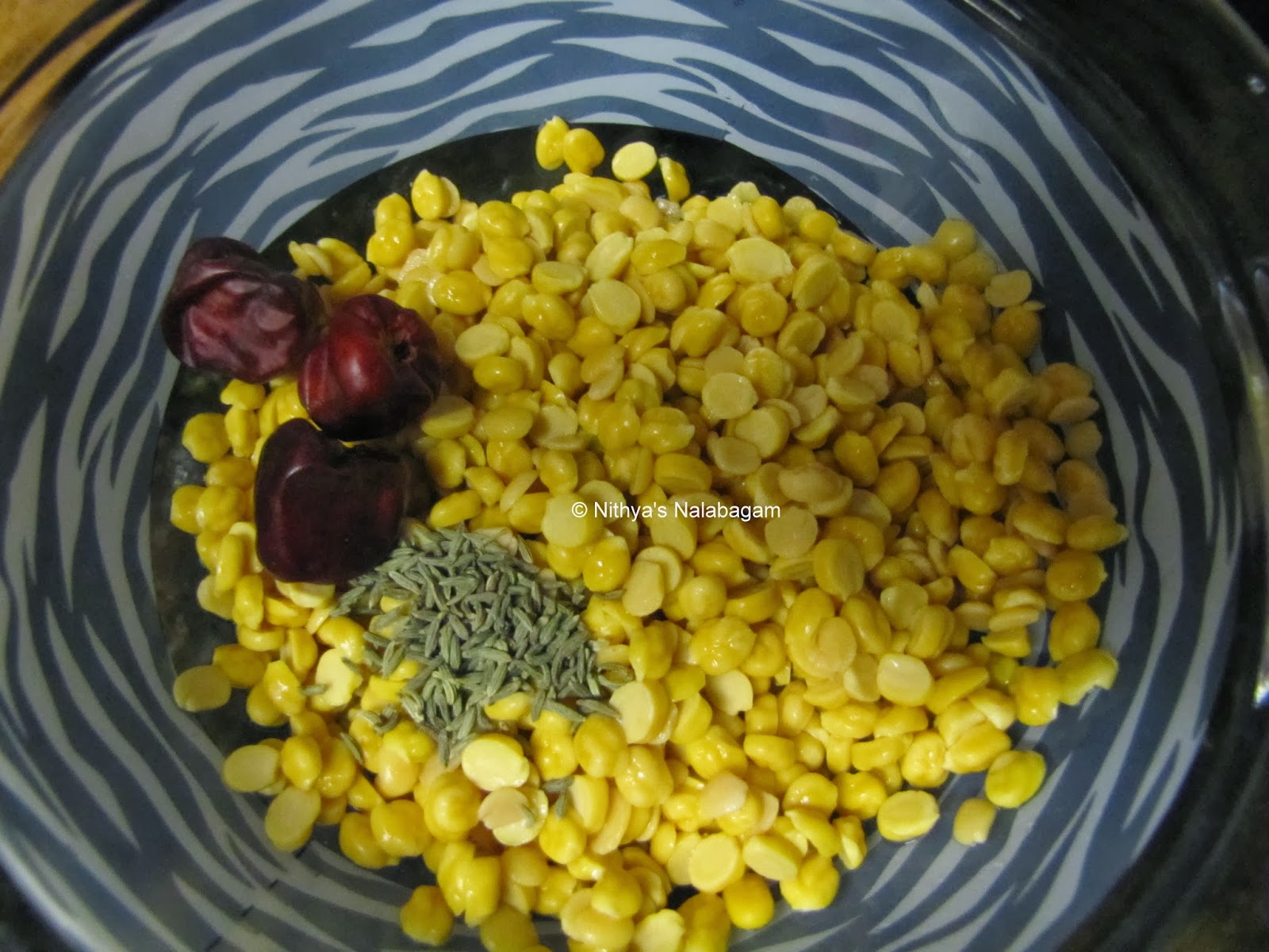 Paruppu Urundai Kuzhambu | Step by step pictures |Nithya's Nalabagam