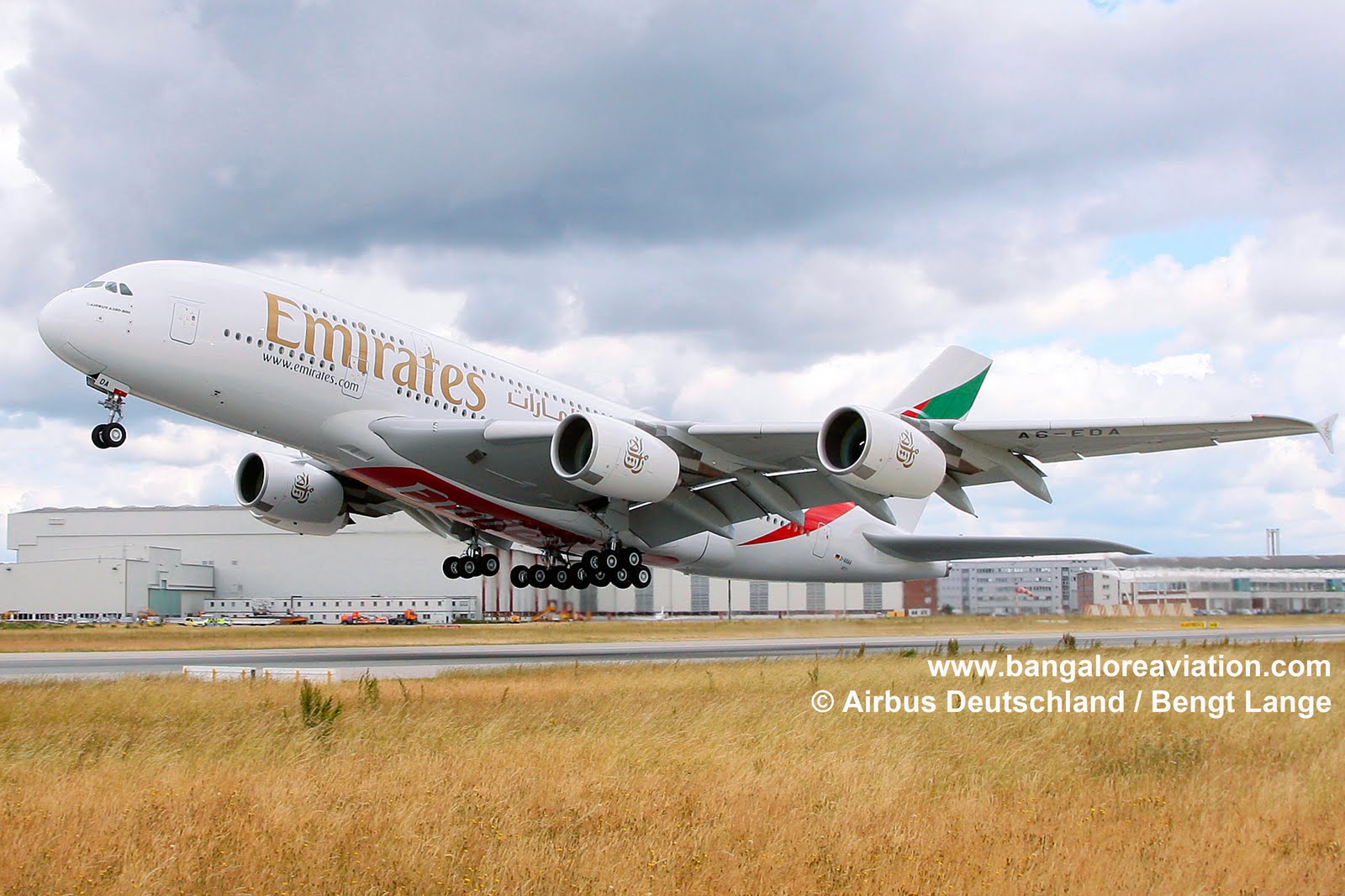 WE LOVE PLANES: The Airbus A380 Super Jumbo