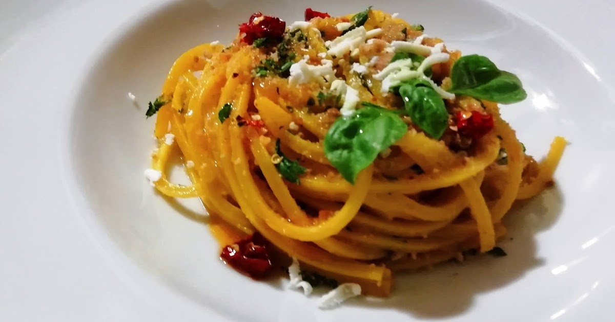 Spaghetti trighetto con cipolline stufate al basilico e zafferano ...