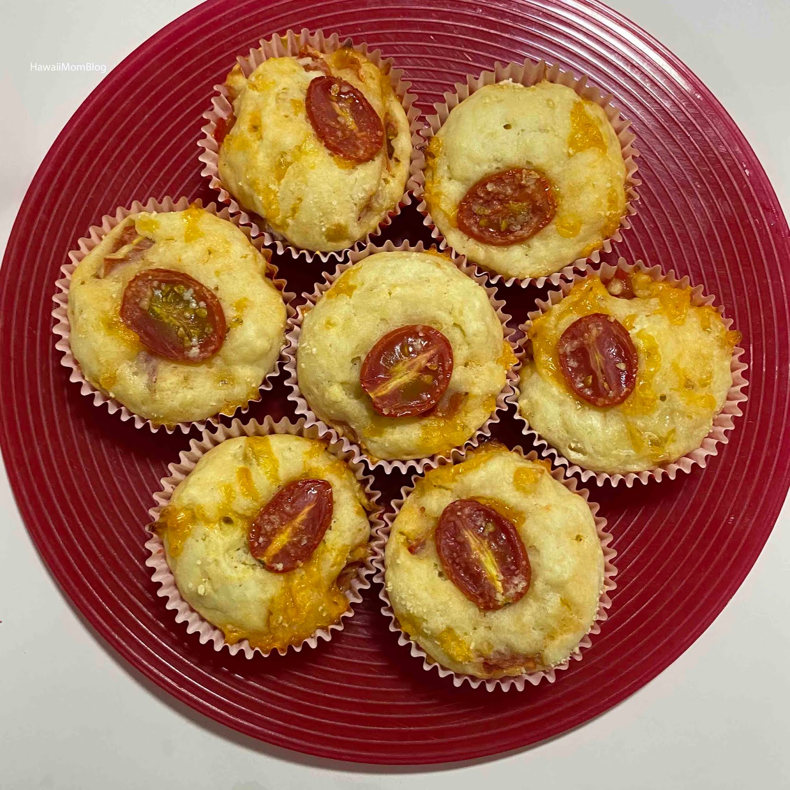 Hawaii Mom Blog: Cheddar and Tomato Muffins