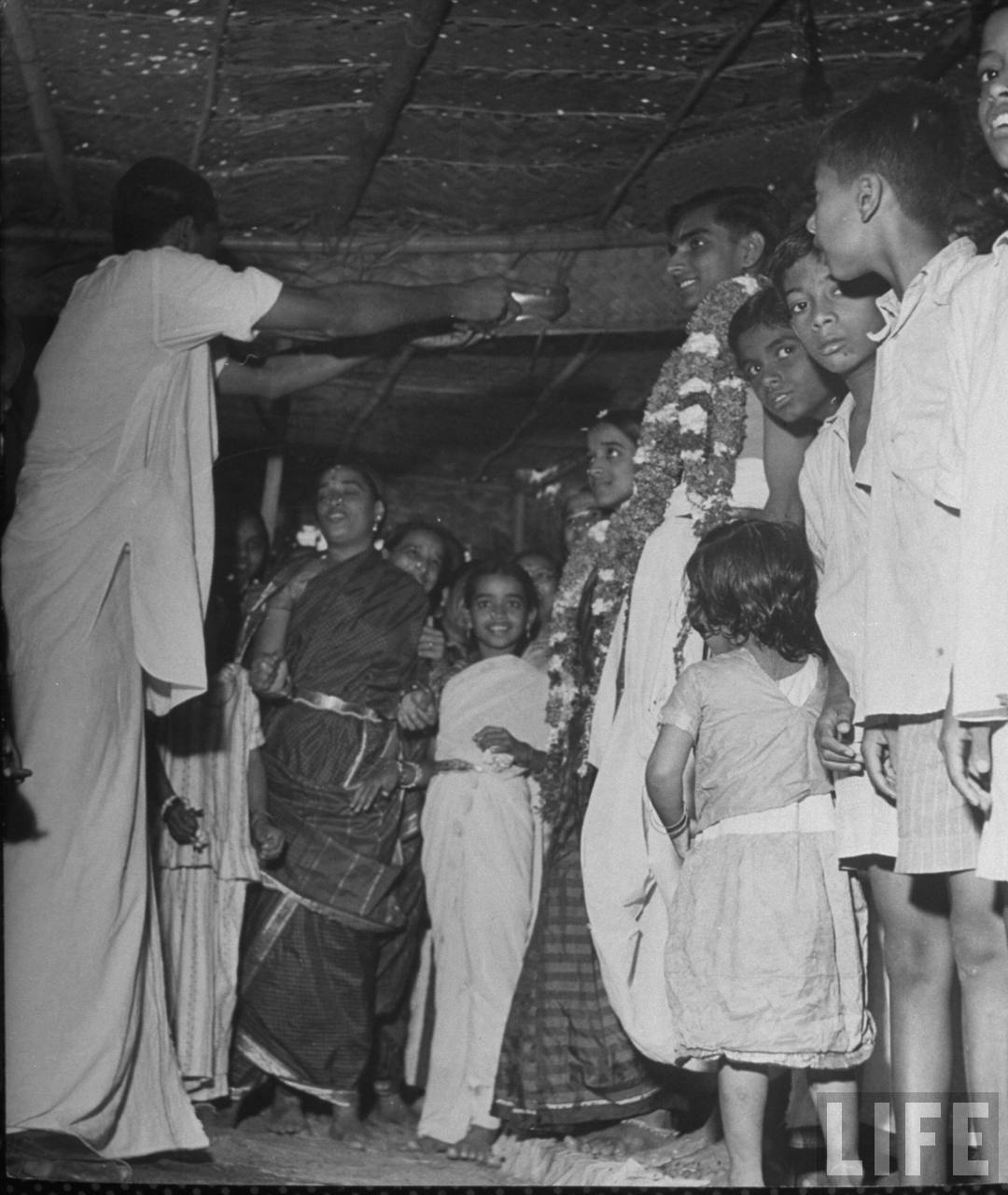 Hindu Brahmin Caste Wedding Ceremony - India 1946 - Old Indian Photos
