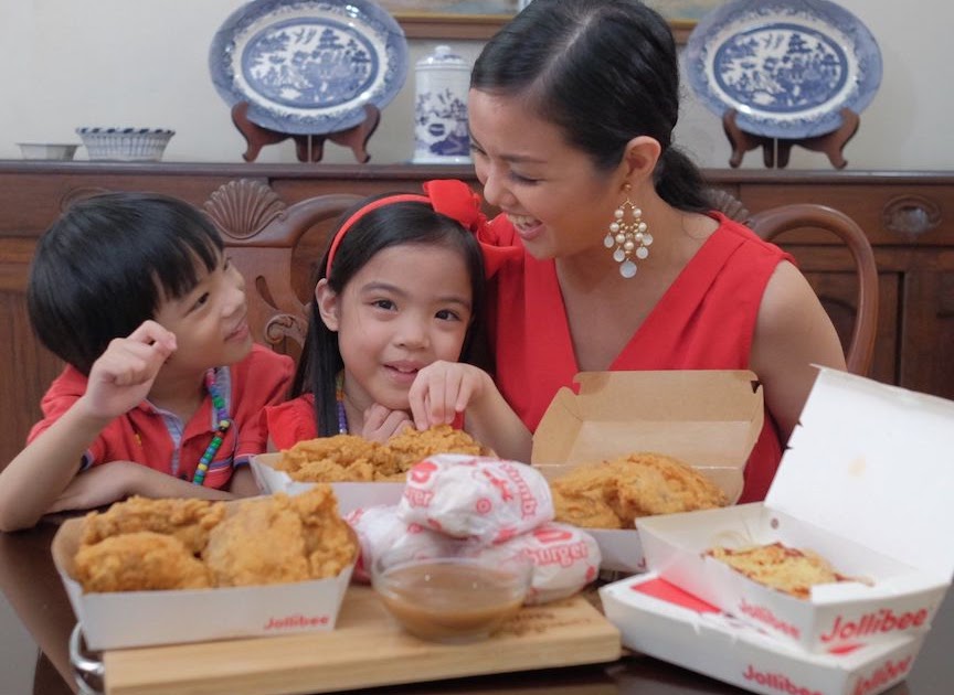 Lemon GreenTea: Crispylicious, juicylicious Chickenjoy now comes in a 4 ...