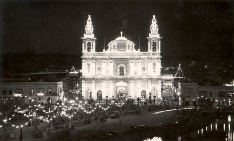 22 Rare Photos Capture Street Scenes of Malta in the Early 1950s ...