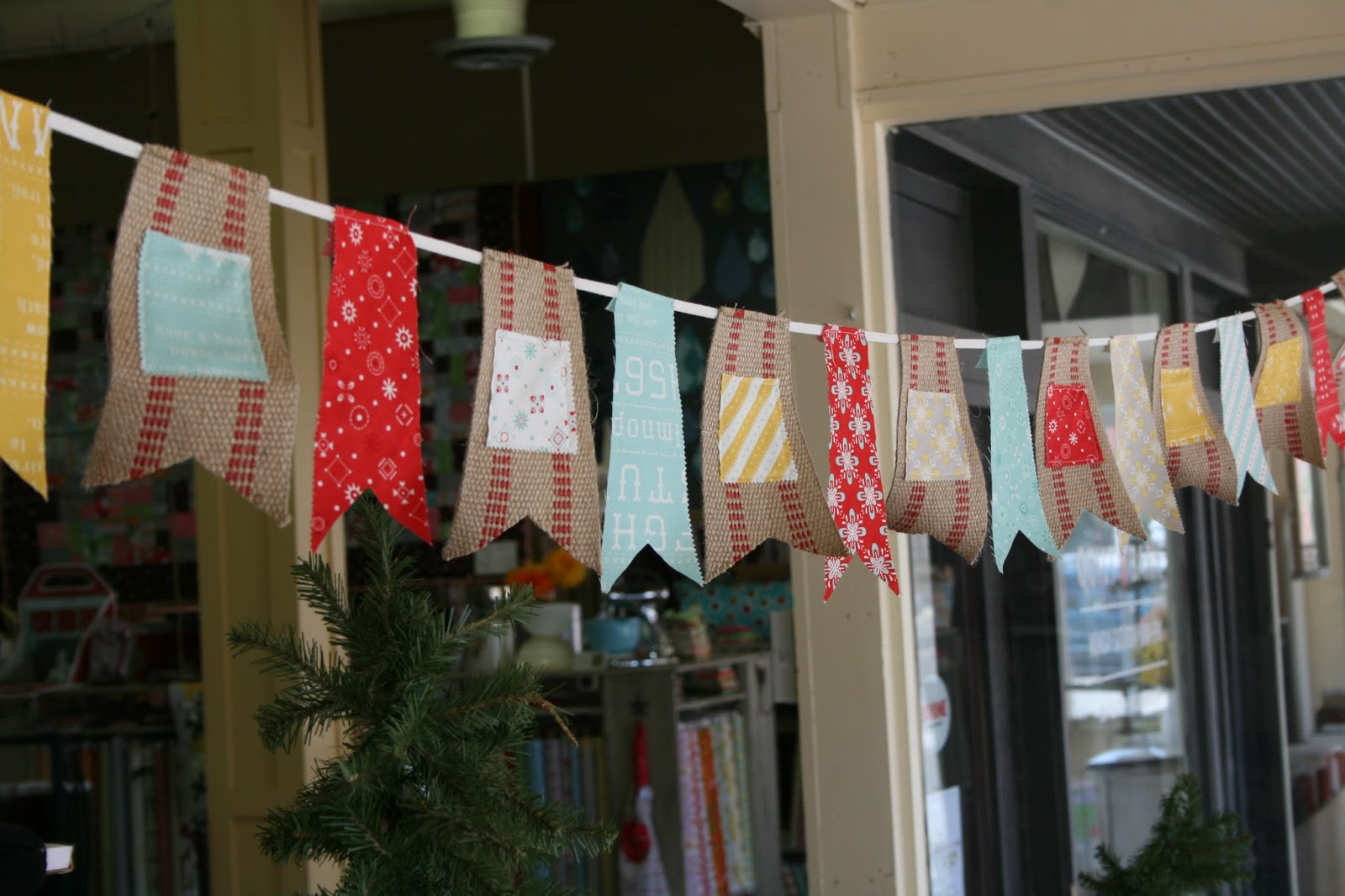THE QUILT BARN: Burlap Mini Charm Flag Bunting Tutorial