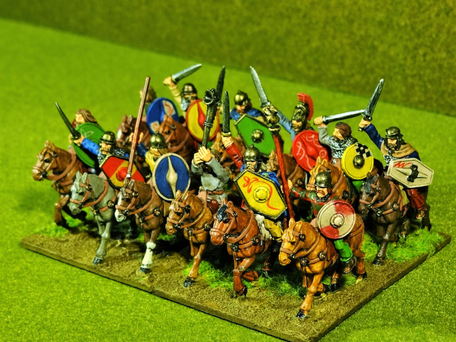 MiniWarGamersBlog: Freshly painted Celtic cavalry and more.