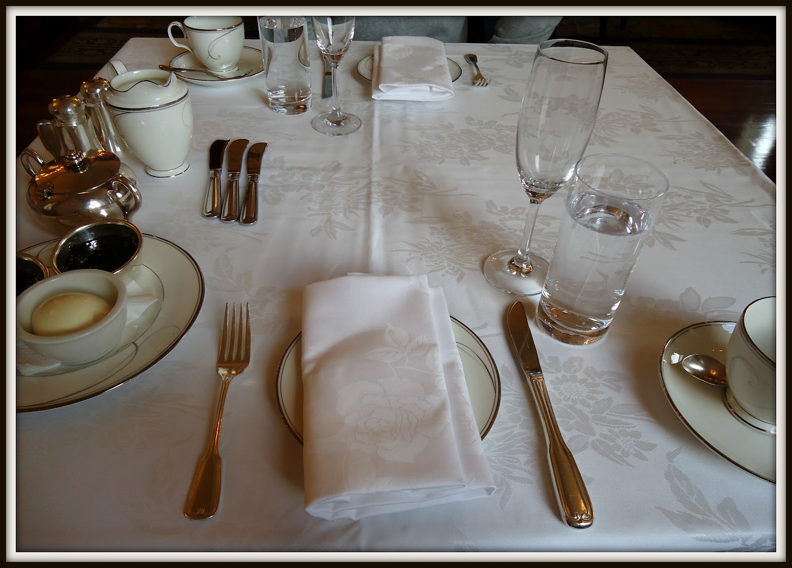 Bat Rabbit's: Tea Etiquette – Setting the Table