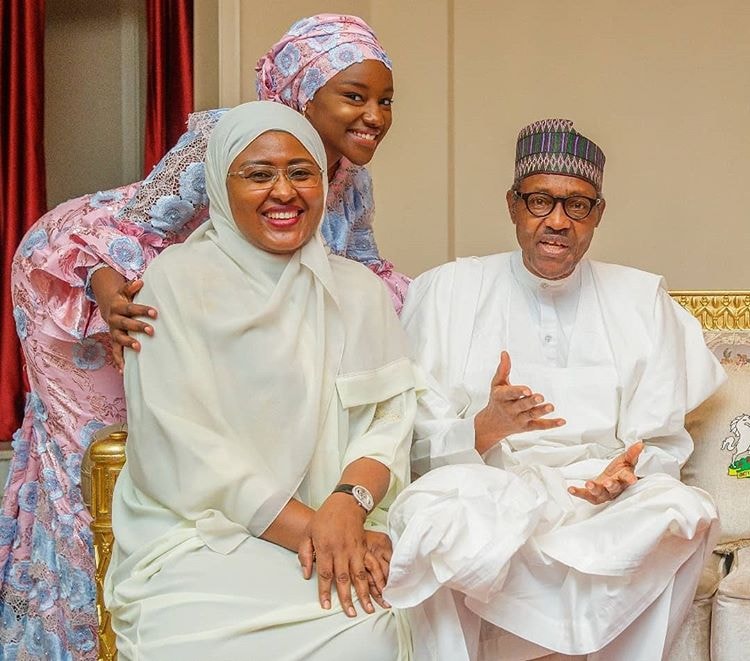 Photos of President Buhari with his family members after his inauguration