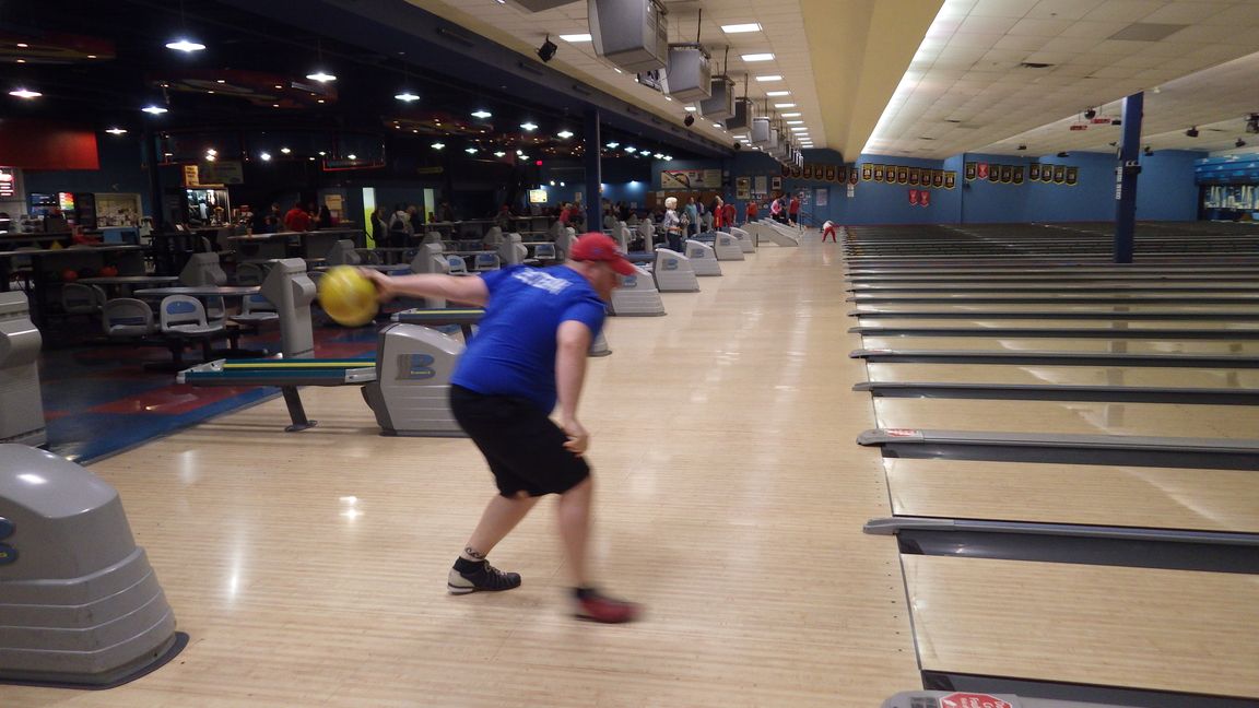 Dave'n'Kathy's Vagabond Blog: Boldly Five-Pin Bowling in Barrie!