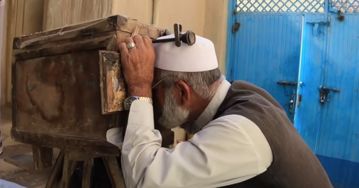 Drawing : The camera and the body