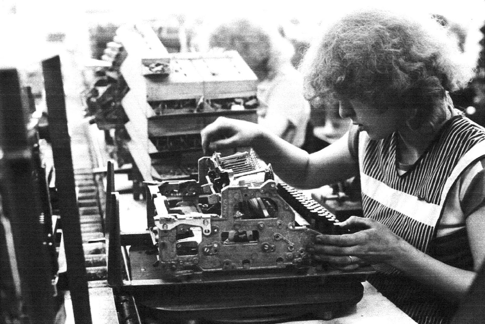 oz.Typewriter: Unsullying the Robotron Reputation: Optima (Erika) Model ...