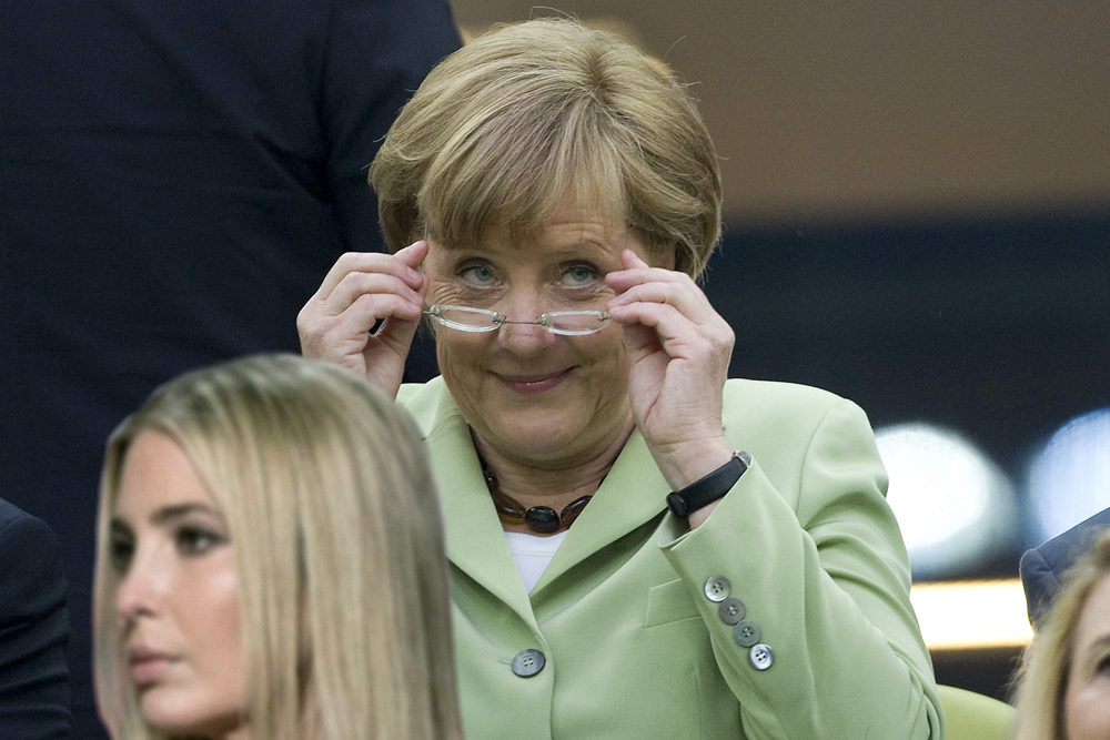 Angela Merkel trägt heute Brille, um nicht mit Ivanka Trump verwechselt ...