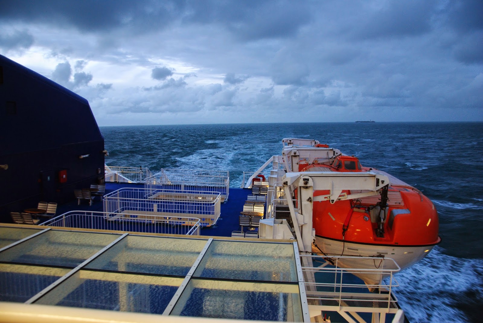 BRITTANY FERRIES: ARMORIQUE ar sea