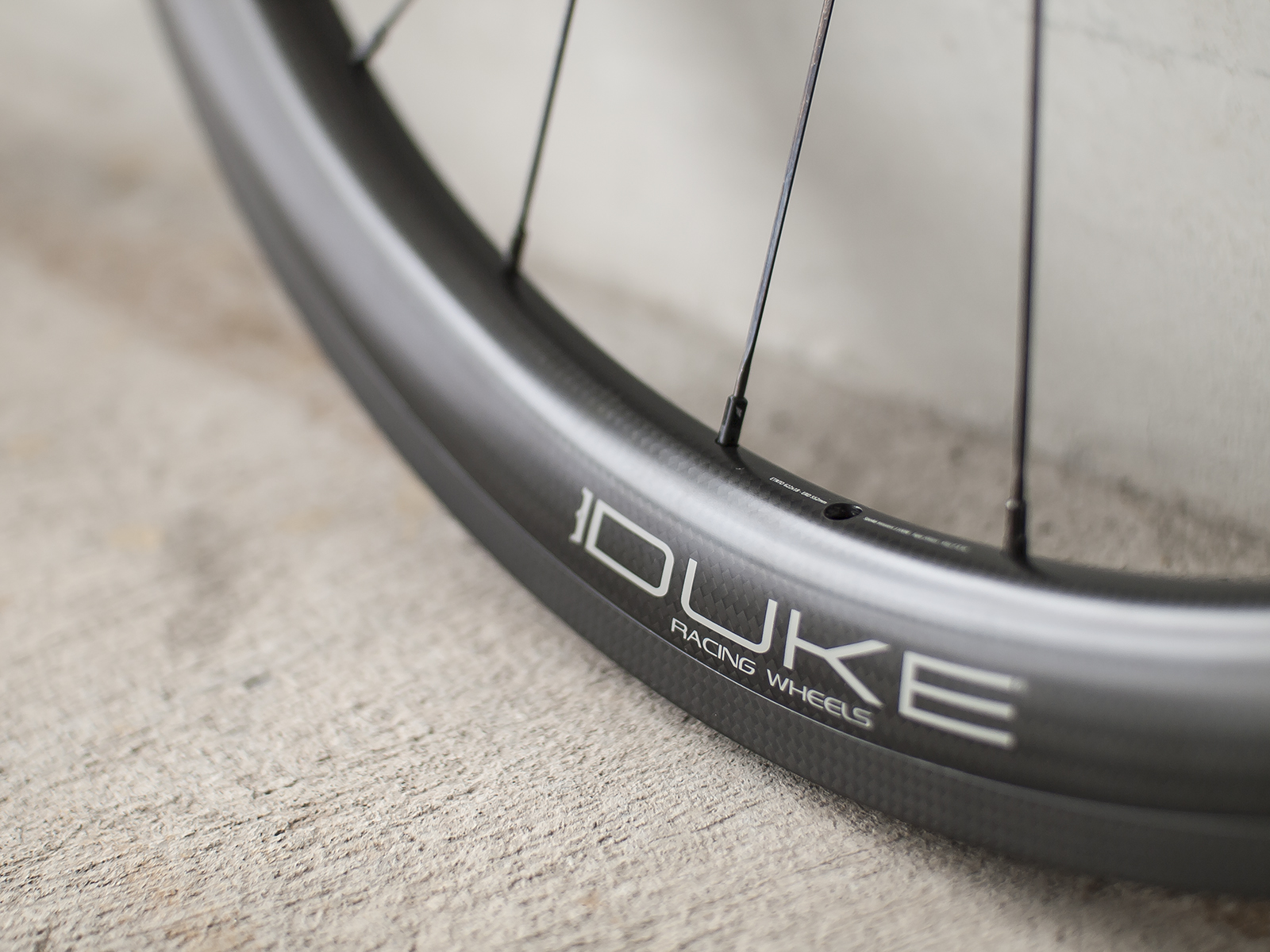 Blackcat wheels: Duke racing wheels with Chris King hubs