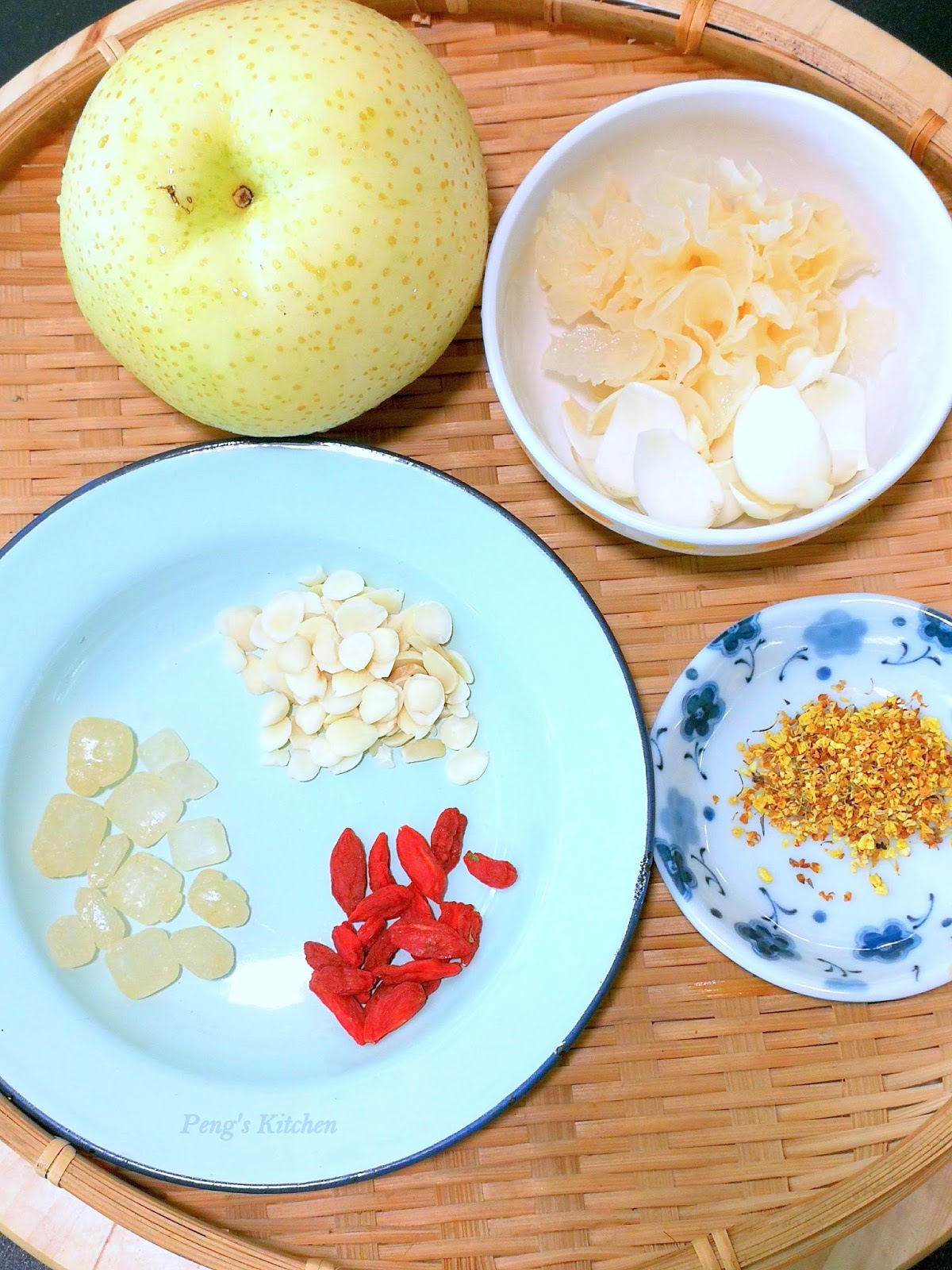 Peng's Kitchen: Steamed Snow Pear Dessert 冰糖银耳炖雪梨