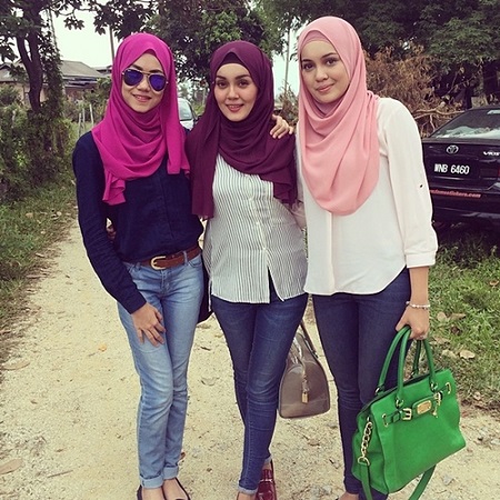 Nelydia Senrose Dan Uqasha Senrose | cik sukα taip