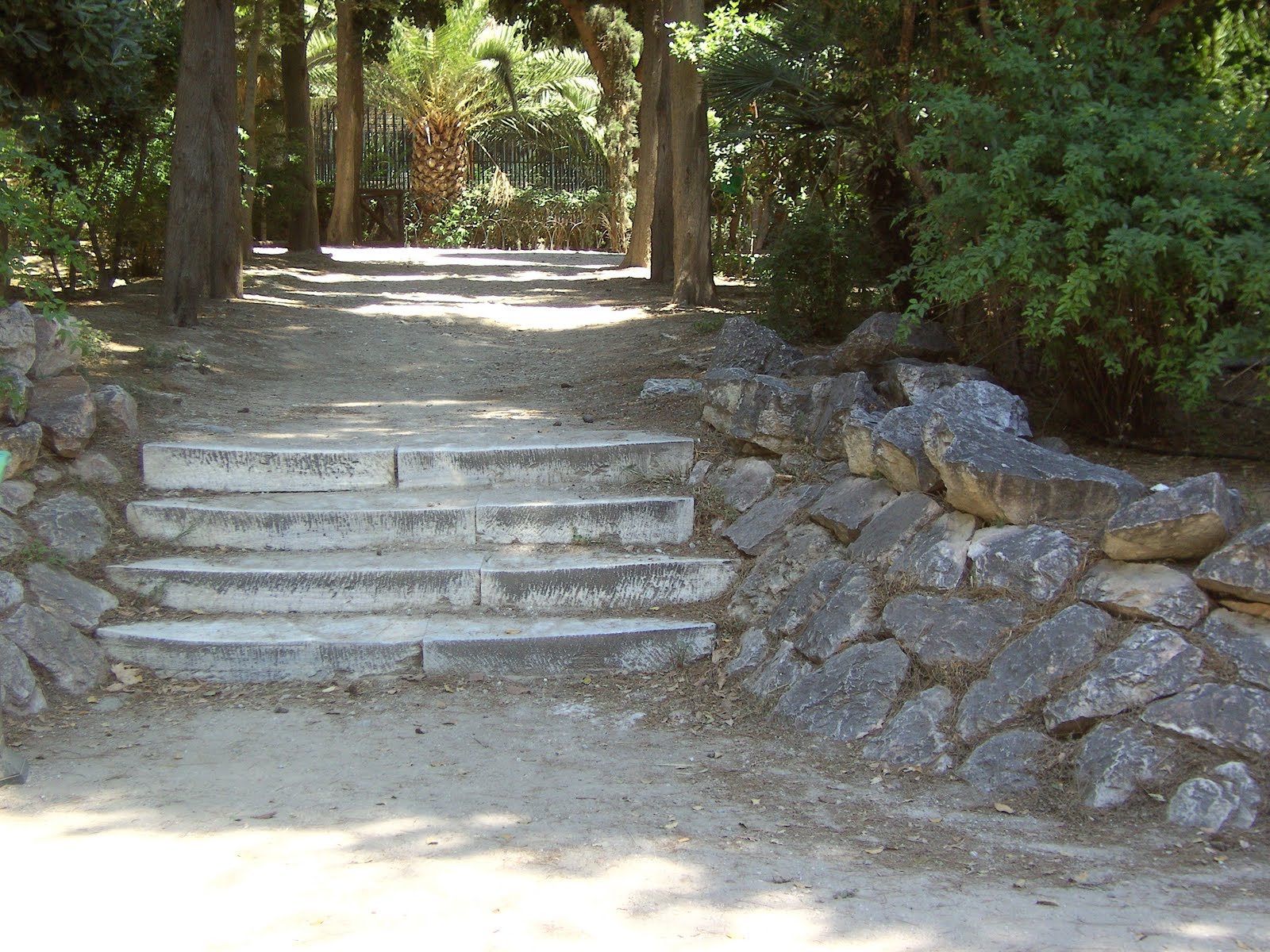 jan1448: Εθνικος Κηπος, τα ζωα στα κλουβια