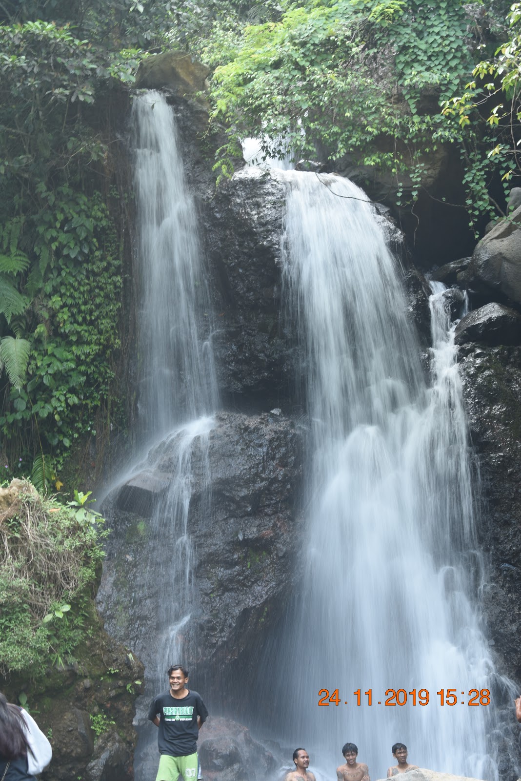 UNEK UNEK : WISATA ALAM CURUG CIPAMINGKIS, SUKAMAKMUR, BOGOR