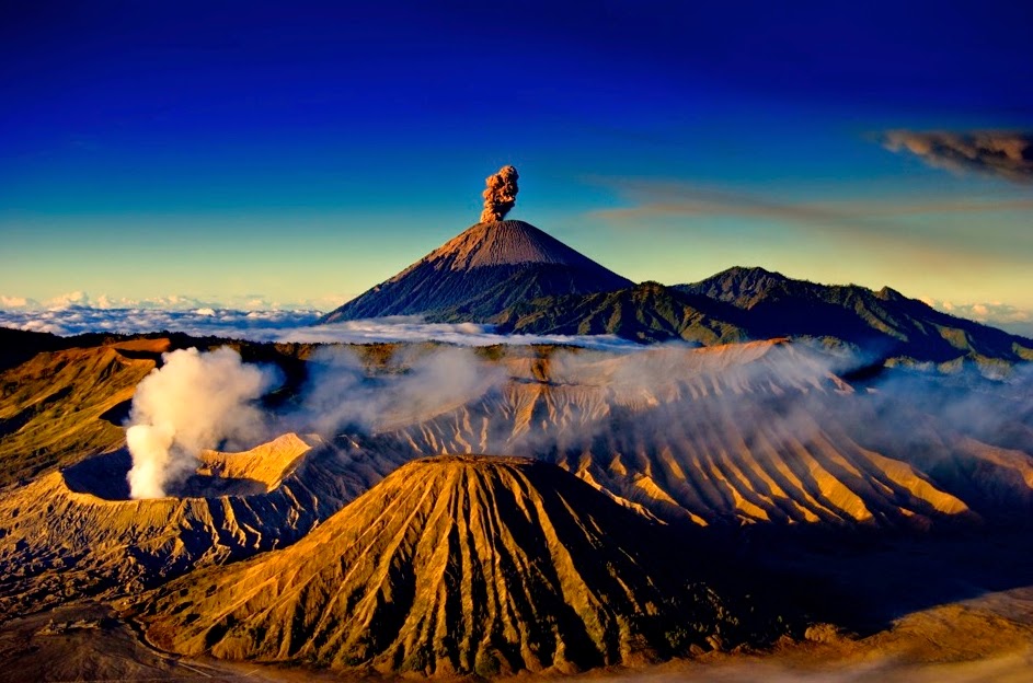 Pesona Indahnya Gunung Bromo - Jelajah Nusantara