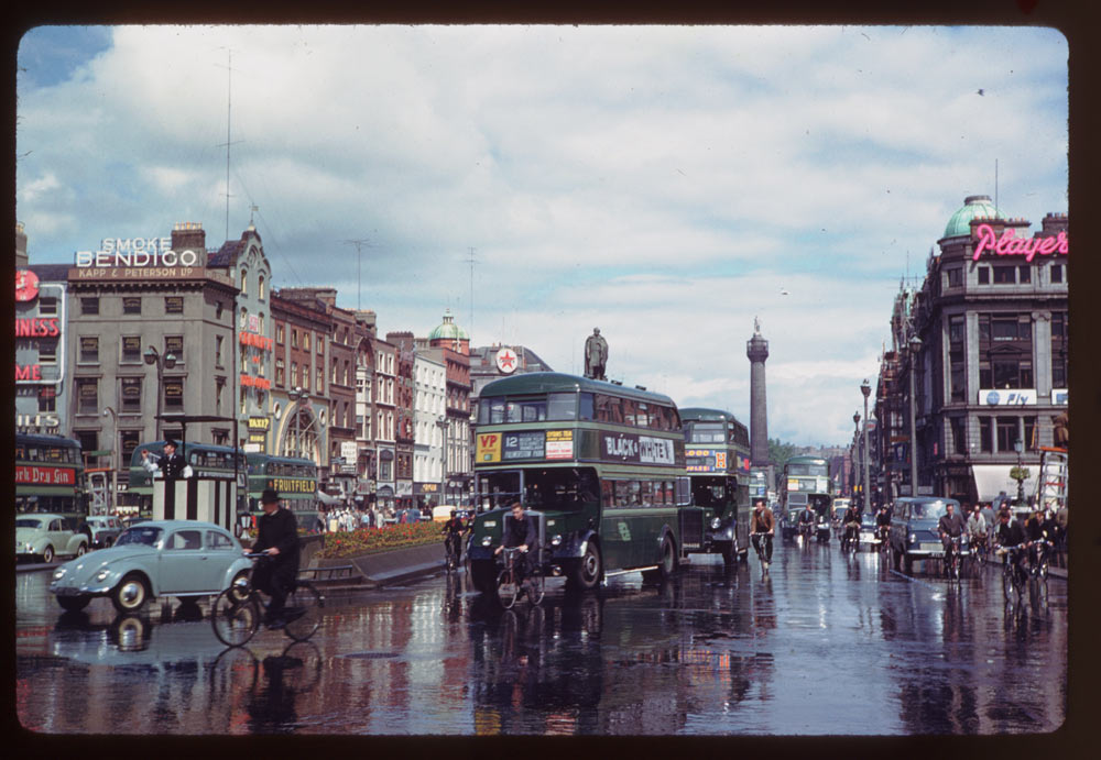 Wonderful Color Photographs That Capture Street Scenes of Dublin in ...