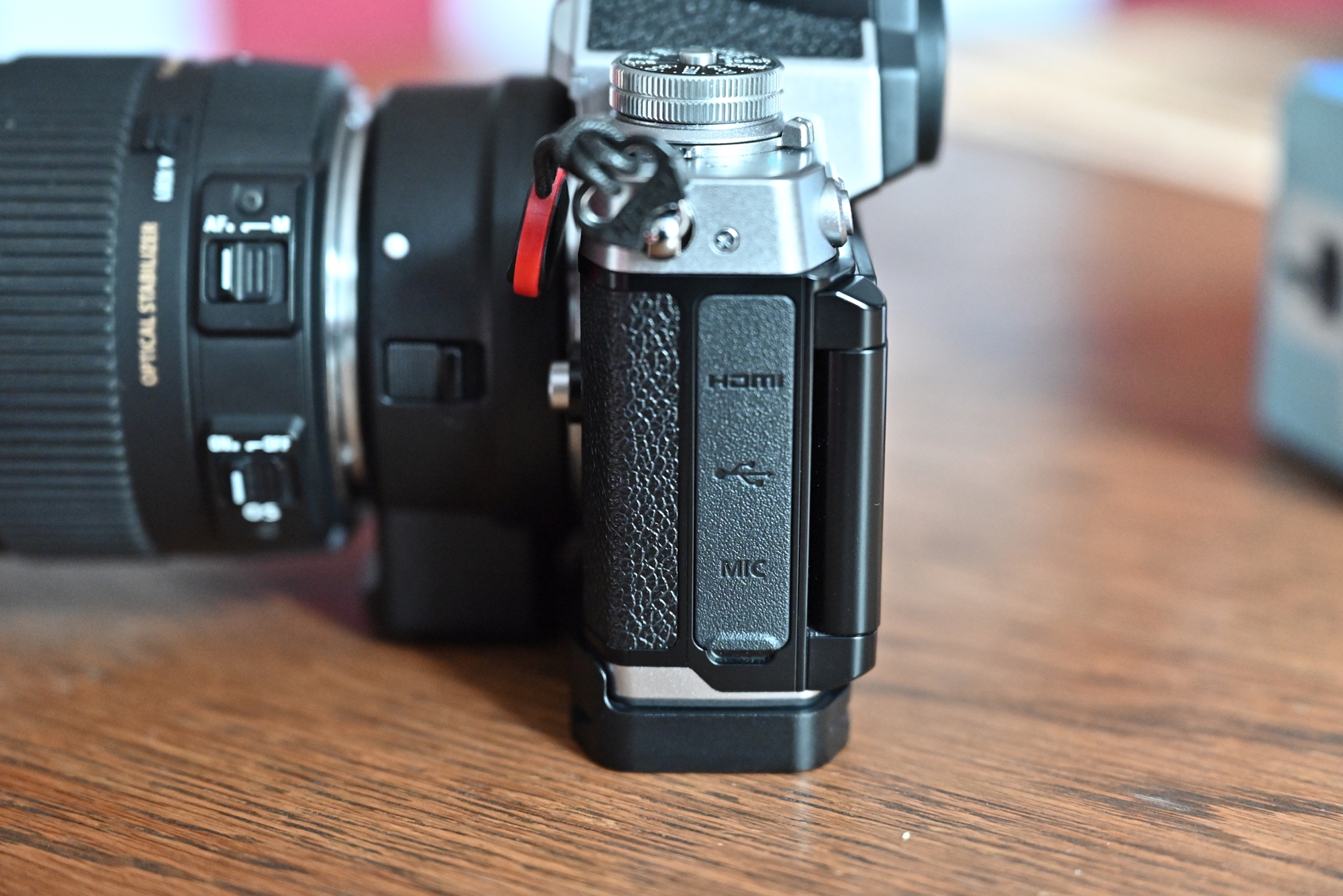 Griffe für Nikon Z fc, SmallRig L-Shape Grip und JJC HG-ZFC.