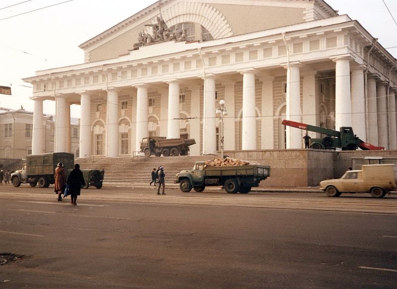 35 Fascinating Photos Capture Street Scenes of the USSR in the Mid ...
