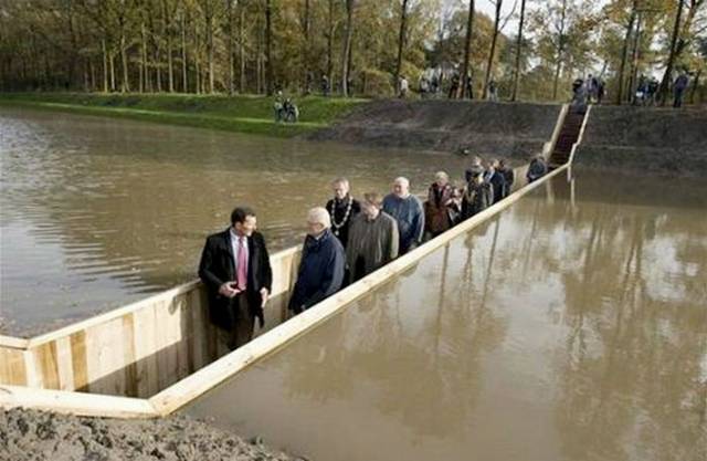 FOREVER 1(9): [ FOTO ] DESTINATII DE VIS : Moses Bridge
