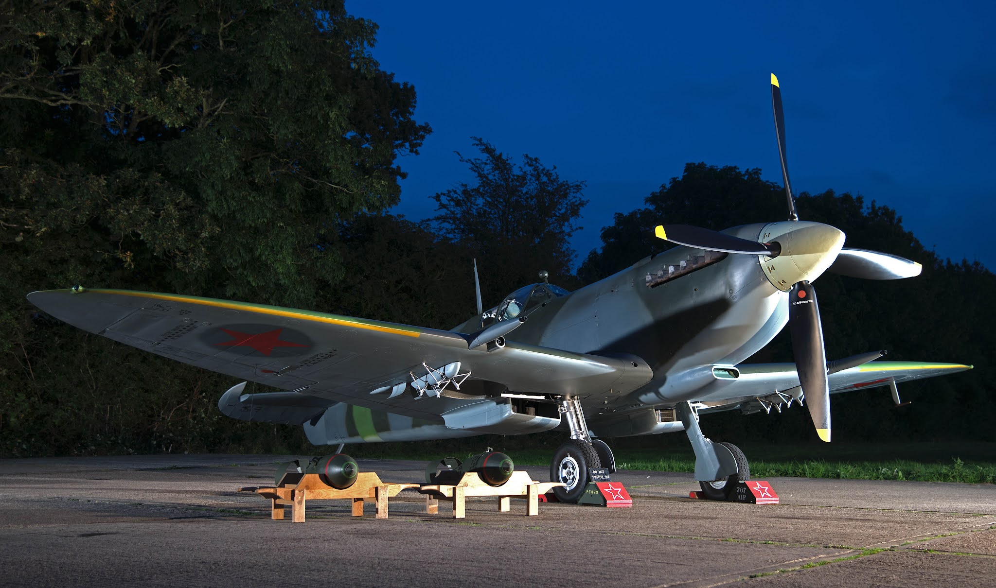 The Russian Spitfire PT879 (The Hangar 11 Collection) North Weald ...