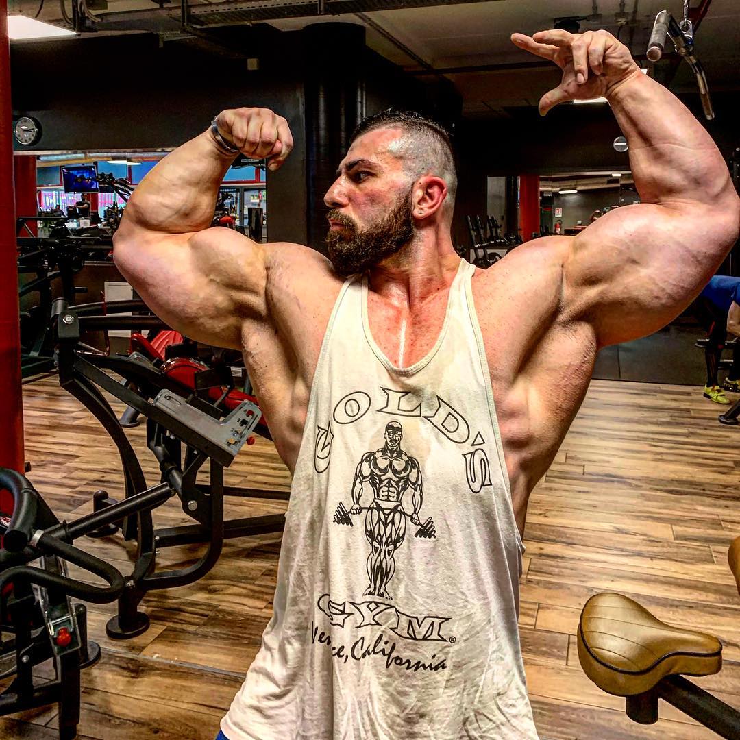 Muscle Lover: Italian IFBB Pro bodybuilder Andrea Muzi