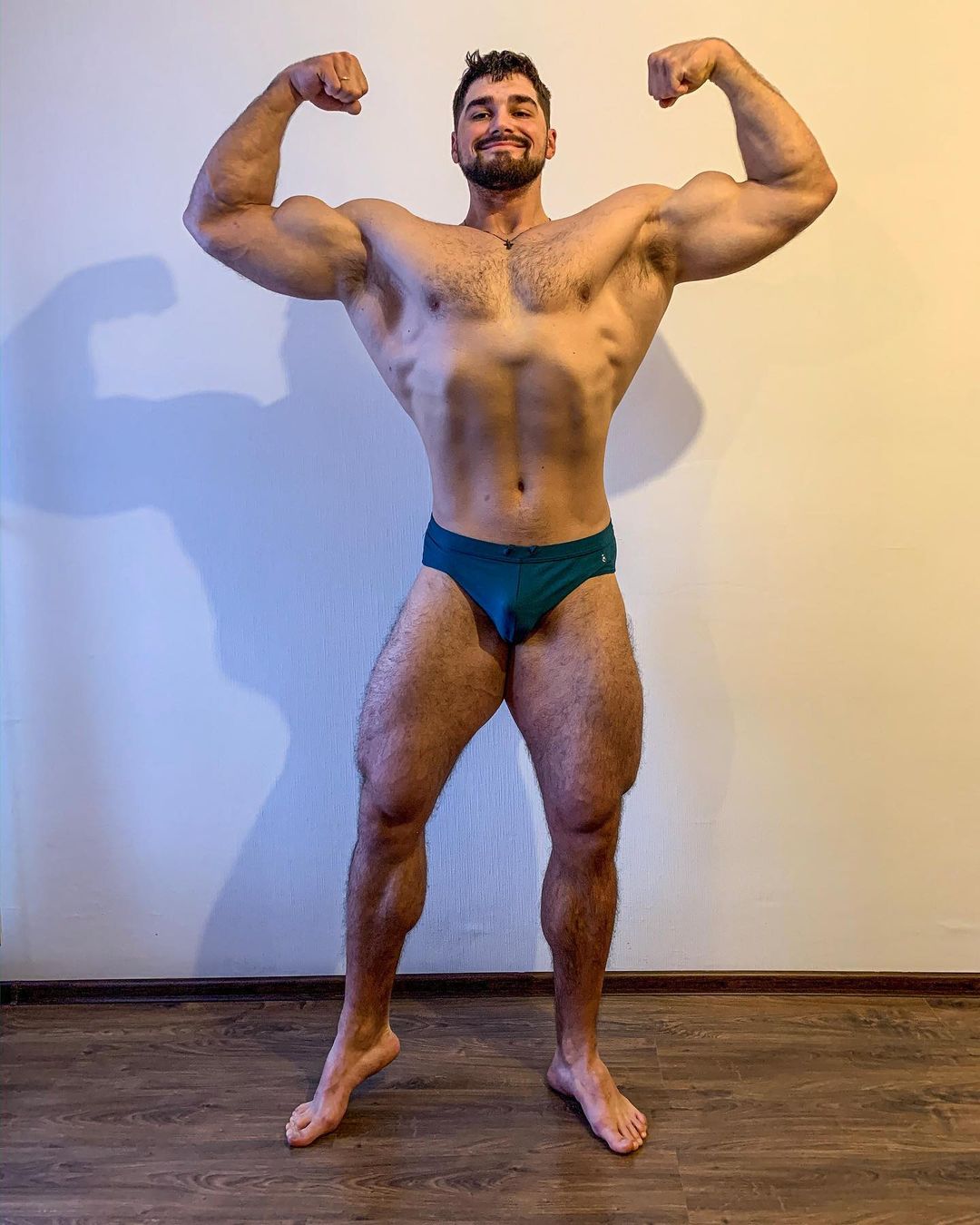 Muscle Lover: Russian IFBB Pro bodybuilder Artyom Puchkov