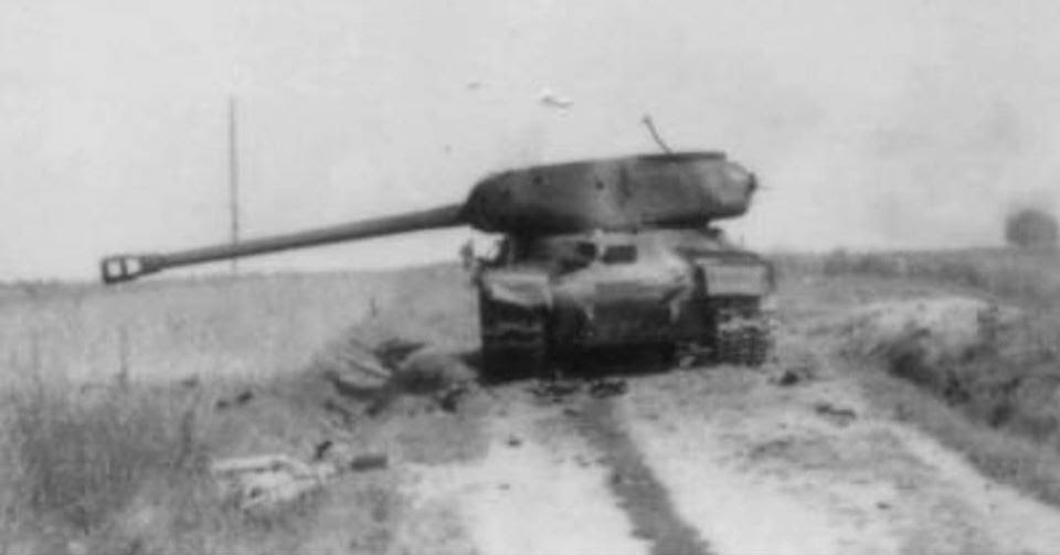 Historia y tecnología militar: Fotografía de un tanque IS-2 destruido