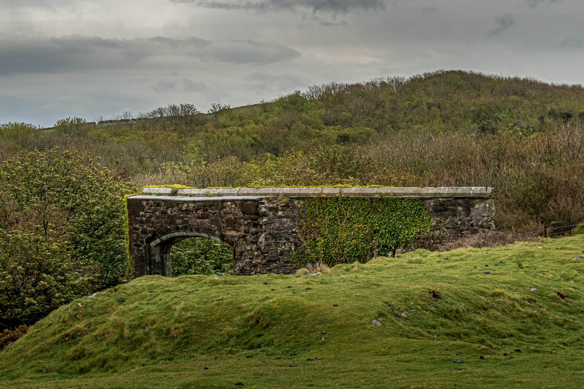 Enjoy your time with beautiful places: Around Dunraven Castle in Wales