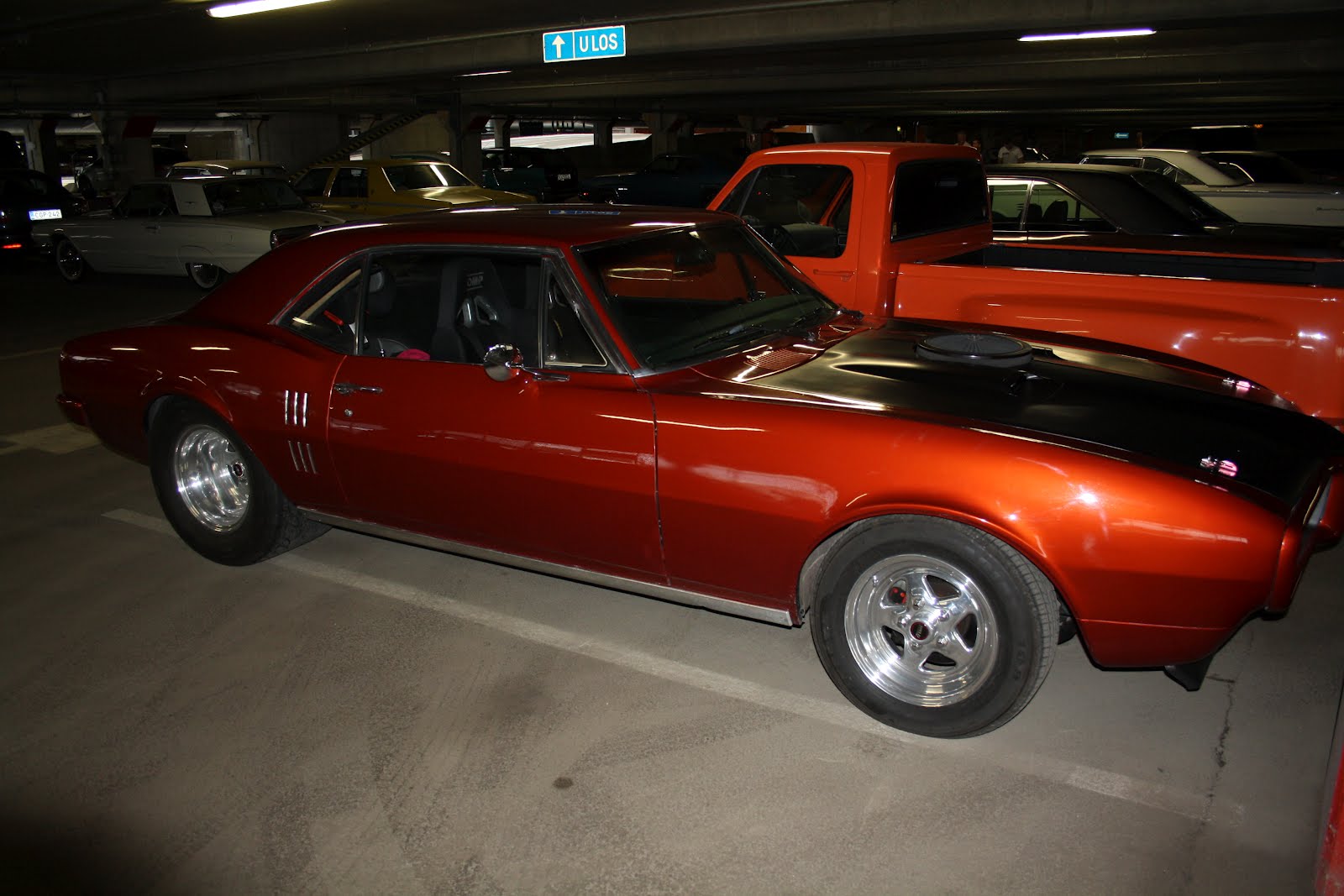 Autobongauksia: Pontiac Firebird -68 with huge rear tyres
