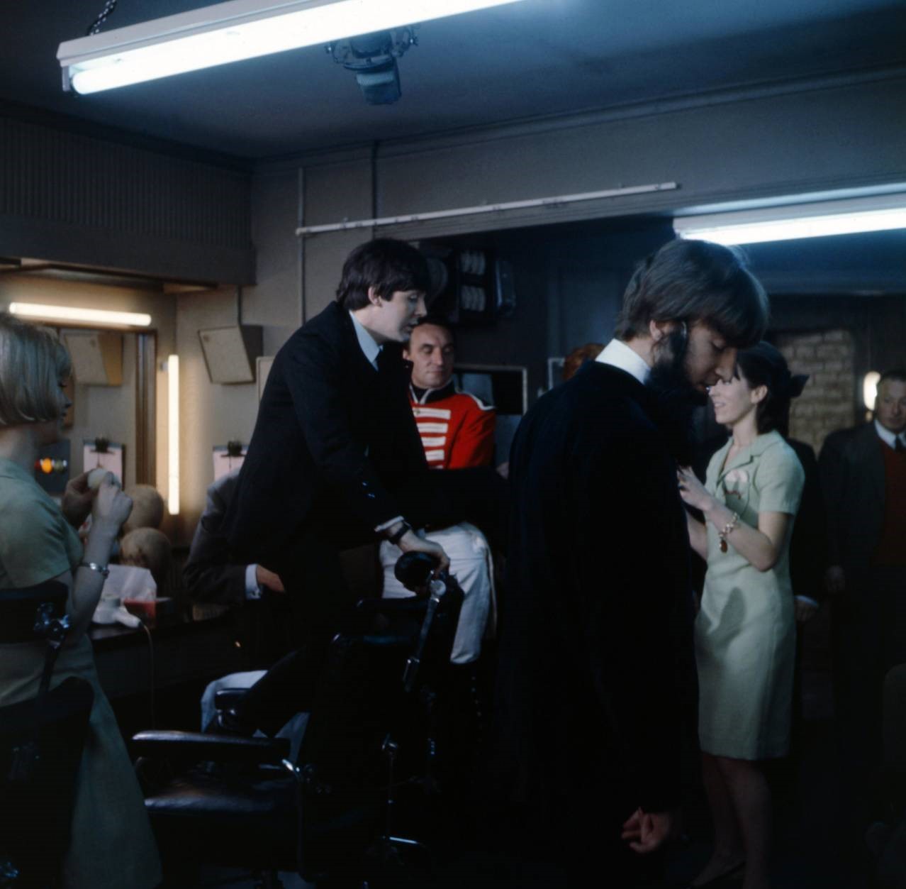 Meet the Beatles for Real: Backstage in color
