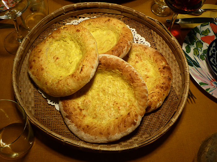 AAA ACCADEMIA AFFAMATI AFFANNATI: Non o pane alle cipolle. Qashqari ...