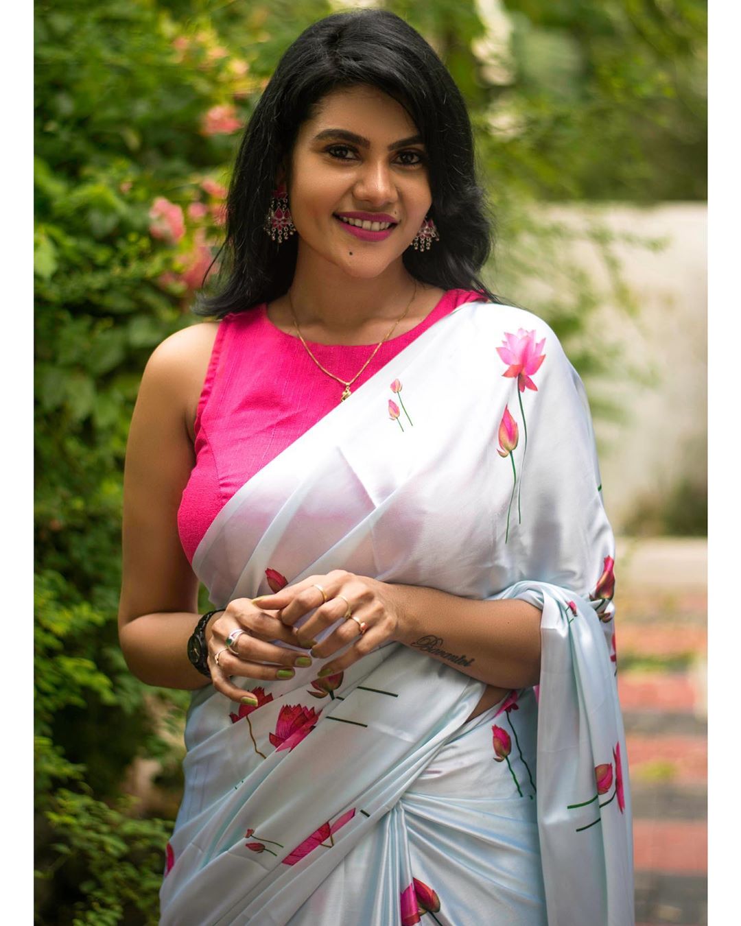 Nivisha Hot Navel Photos Collection Instagram, Serial Stills