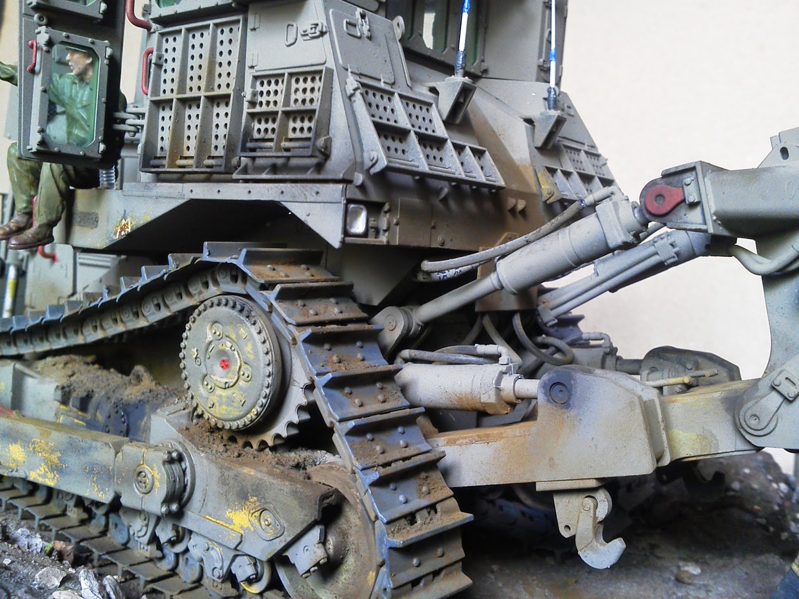 LUITZEN-MODELS 1:35: D9R [DOOBY] IDF DOZER MENG MODEL