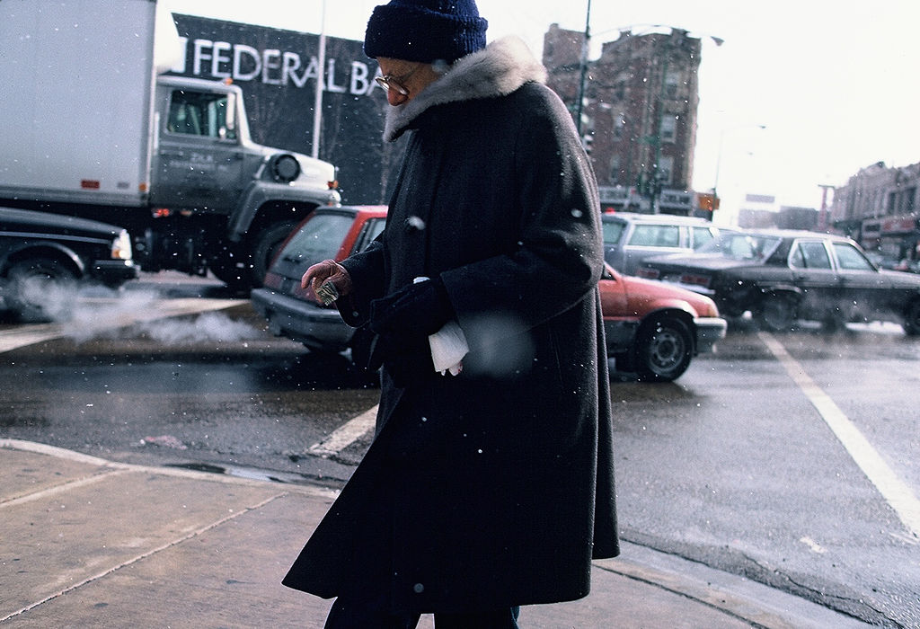 24 Stunning Photographs That Capture Street Scenes of Chicago in the ...