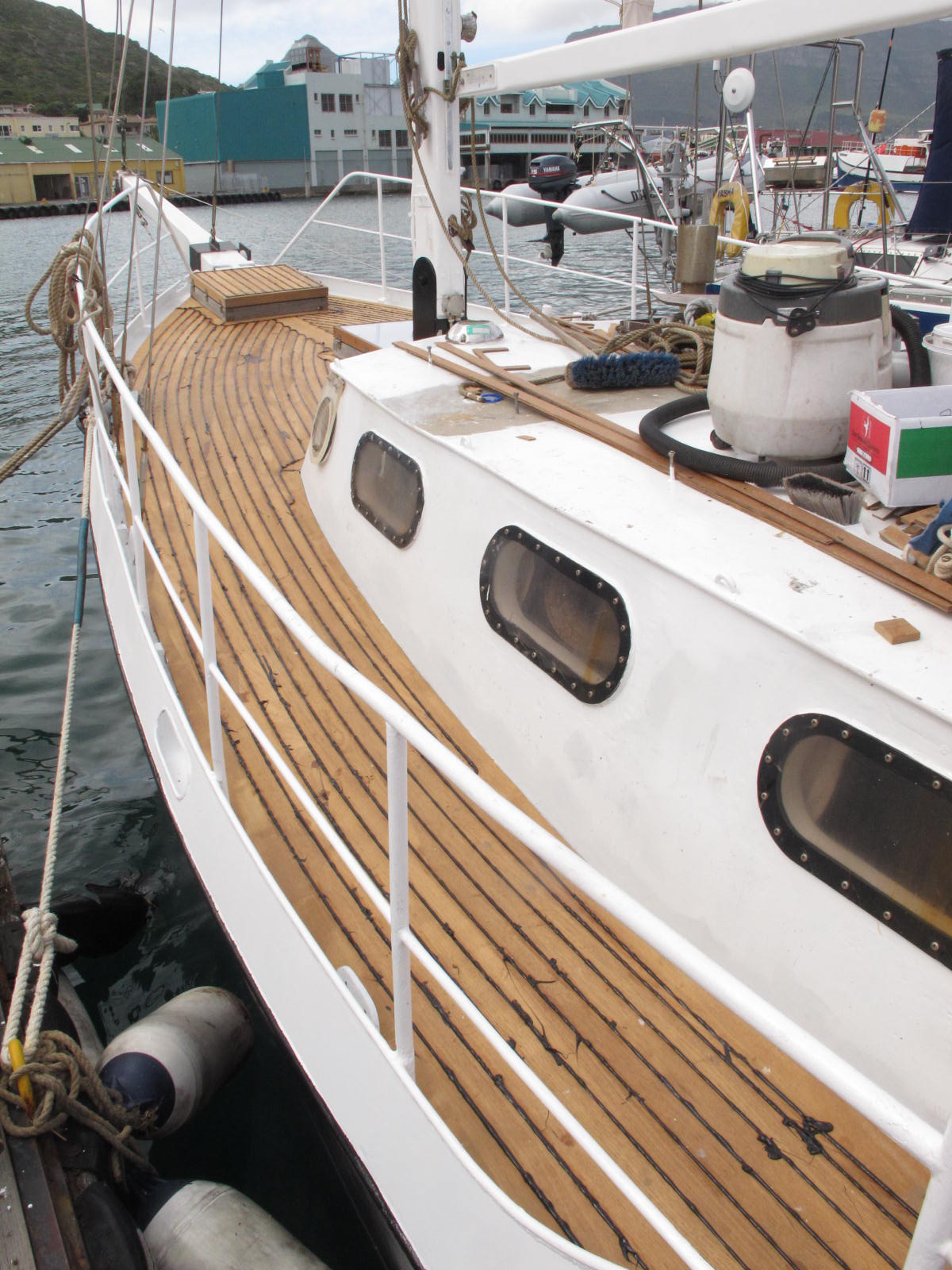 CKD Boats - Roy Mc Bride: Caulking teak decks