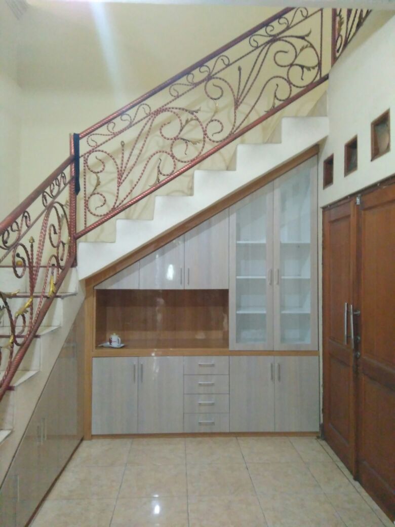 Info Spesial Gambar Rak Bawah Tangga Minimalis