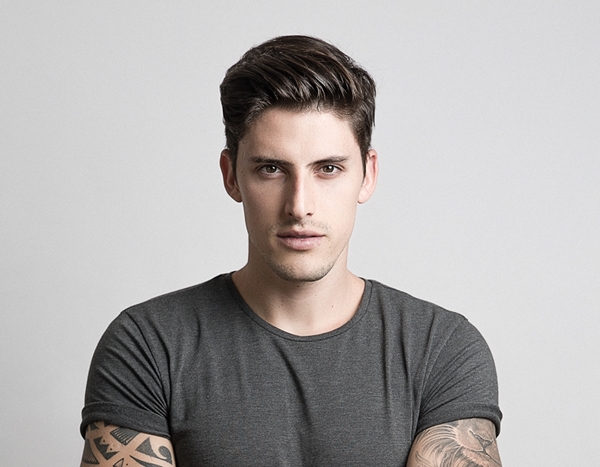 Modelo Danilo Borgato exibindo volume na sunga - Volume na Cueca