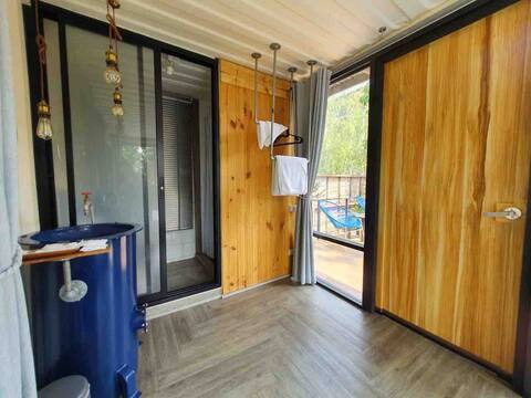 Shipping Container Homes & Buildings: Shipping Container Airbnb House ...